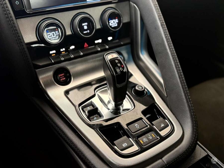 Grey Jaguar F-Type 2017 in Kaunas, with an engine capacity of 3.00 L and mileage of 137 thousand km for 30000 €, photo 38 on AUTOMOTO.COM.LV