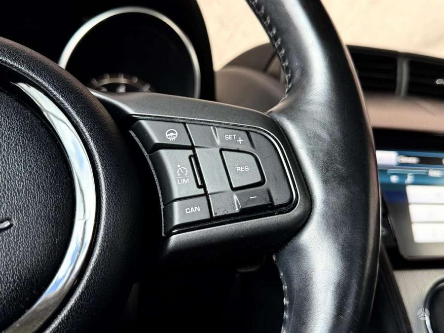 Grey Jaguar F-Type 2017 in Kaunas, with an engine capacity of 3.00 L and mileage of 137 thousand km for 30000 €, photo 41 on AUTOMOTO.COM.LV
