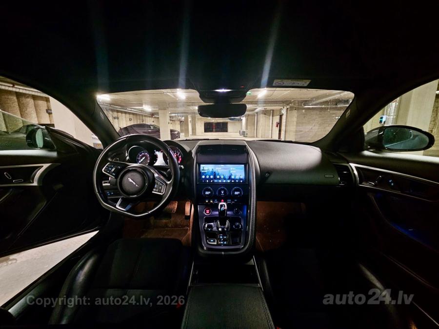 Grey Jaguar F-Type 2018 in Tallinn, with an engine capacity of 2.00 L and mileage of 200 thousand km for 31000 €, photo 17 on AUTOMOTO.COM.LV