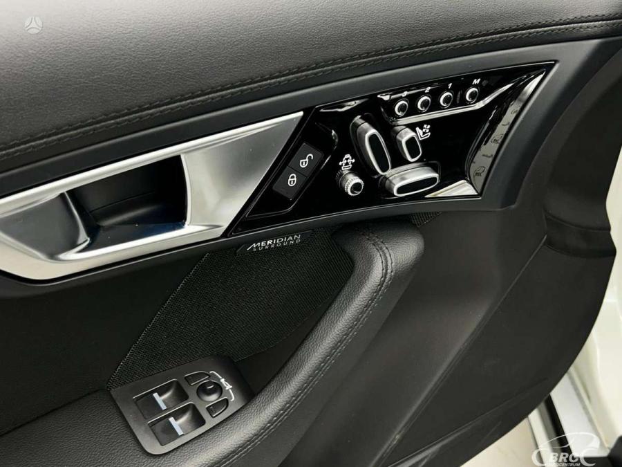 Balts Jaguar F-Type 2016 Viļņa, ar dzinēja tilpumu 3.00 L un nobraukumu 124 tūkst. km par 27000 €, foto 15 vietnē AUTOMOTO.COM.LV