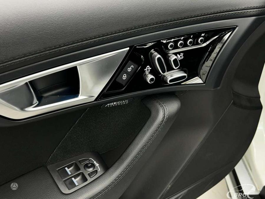 Balts Jaguar F-Type 2016 Viļņa, ar dzinēja tilpumu 3.00 L un nobraukumu 124 tūkst. km par 26500 €, foto 15 vietnē AUTOMOTO.COM.LV