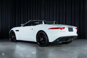 Balts Jaguar F-Type 2017 Viļņa, ar dzinēja tilpumu 3.00 L un nobraukumu 68 tūkst. km par 34500 €, foto 7 vietnē AUTOMOTO.COM.LV