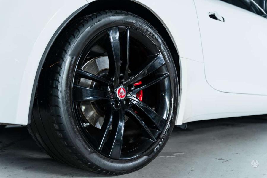 Balts Jaguar F-Type 2017 Viļņa, ar dzinēja tilpumu 3.00 L un nobraukumu 68 tūkst. km par 34500 €, foto 13 vietnē AUTOMOTO.COM.LV