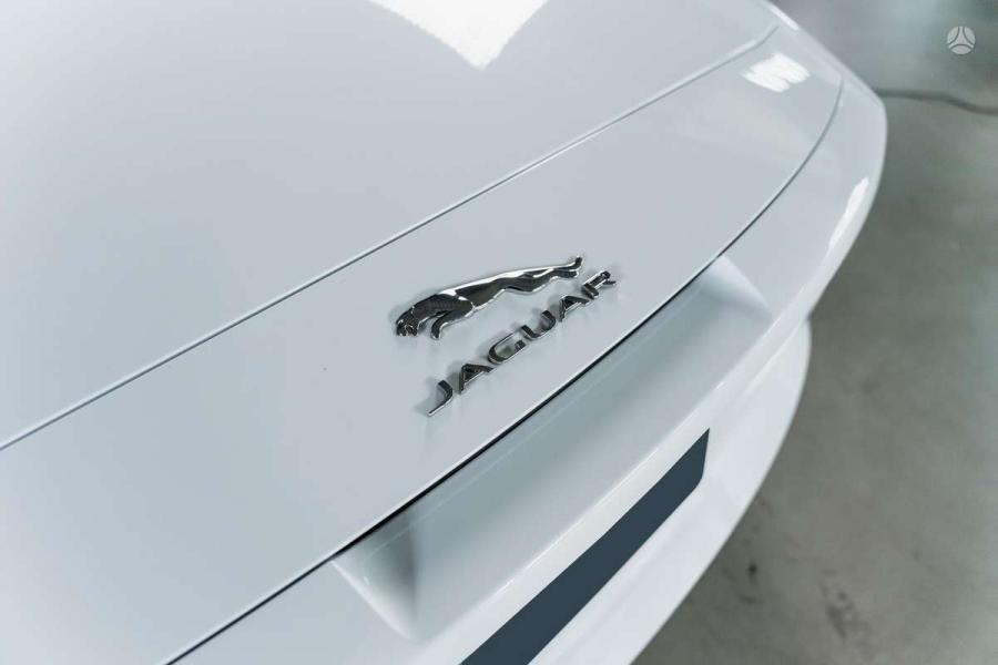 Balts Jaguar F-Type 2017 Viļņa, ar dzinēja tilpumu 3.00 L un nobraukumu 68 tūkst. km par 34500 €, foto 16 vietnē AUTOMOTO.COM.LV