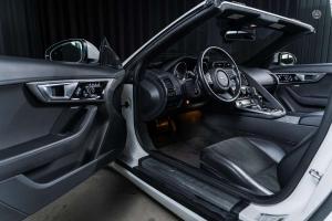 Balts Jaguar F-Type 2017 Viļņa, ar dzinēja tilpumu 3.00 L un nobraukumu 68 tūkst. km par 34500 €, foto 17 vietnē AUTOMOTO.COM.LV