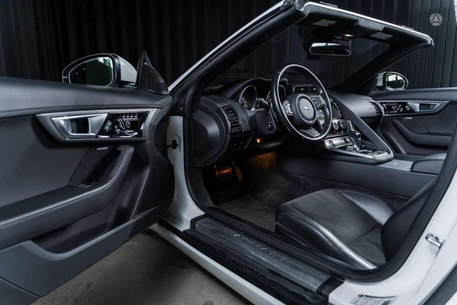 Balts Jaguar F-Type 2017 Viļņa, ar dzinēja tilpumu 3.00 L un nobraukumu 68 tūkst. km par 34500 €, foto 17 vietnē AUTOMOTO.COM.LV