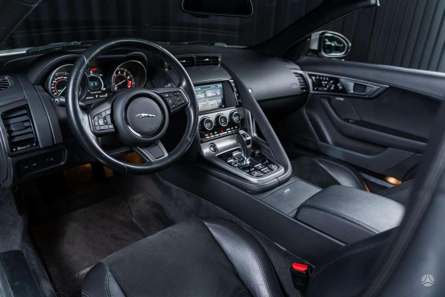 Balts Jaguar F-Type 2017 Viļņa, ar dzinēja tilpumu 3.00 L un nobraukumu 68 tūkst. km par 34500 €, foto 19 vietnē AUTOMOTO.COM.LV