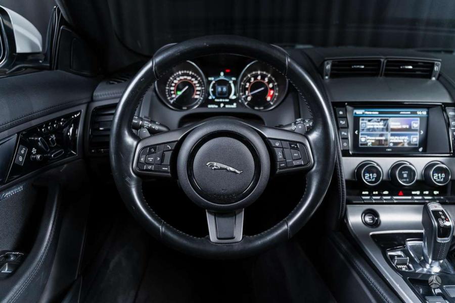 Balts Jaguar F-Type 2017 Viļņa, ar dzinēja tilpumu 3.00 L un nobraukumu 68 tūkst. km par 34500 €, foto 20 vietnē AUTOMOTO.COM.LV