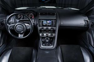 Balts Jaguar F-Type 2017 Viļņa, ar dzinēja tilpumu 3.00 L un nobraukumu 68 tūkst. km par 34500 €, foto 23 vietnē AUTOMOTO.COM.LV
