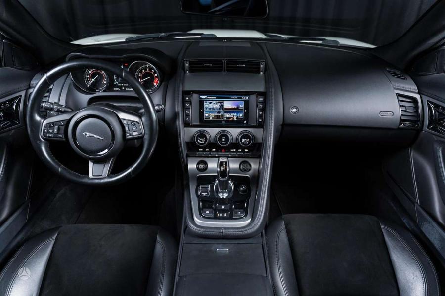 Balts Jaguar F-Type 2017 Viļņa, ar dzinēja tilpumu 3.00 L un nobraukumu 68 tūkst. km par 34500 €, foto 23 vietnē AUTOMOTO.COM.LV