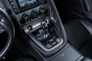 Balts Jaguar F-Type 2017 Viļņa, ar dzinēja tilpumu 3.00 L un nobraukumu 68 tūkst. km par 34500 €, foto 27 vietnē AUTOMOTO.COM.LV