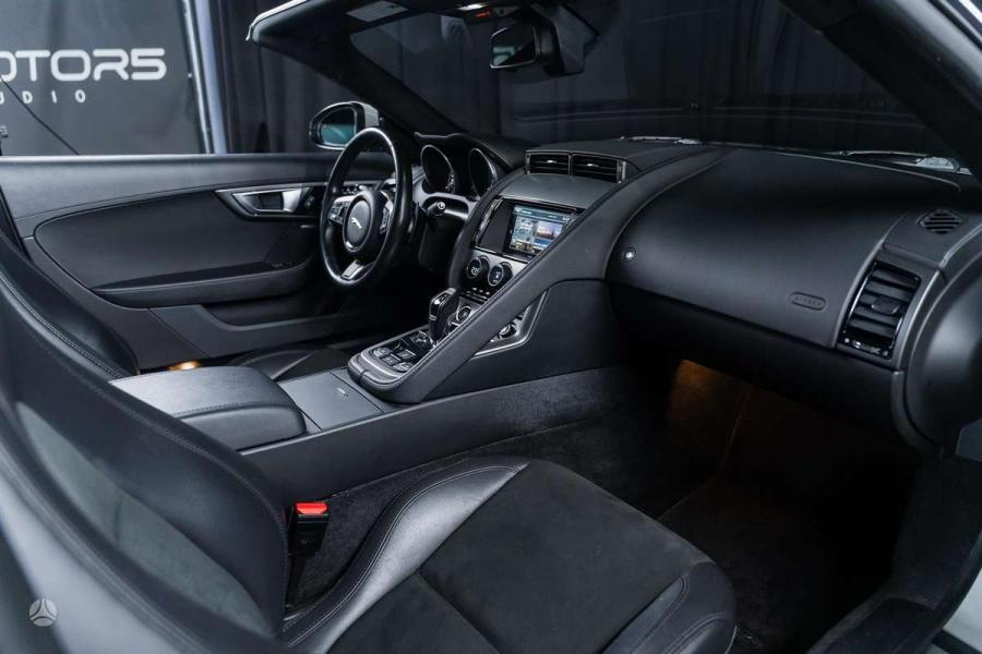 Balts Jaguar F-Type 2017 Viļņa, ar dzinēja tilpumu 3.00 L un nobraukumu 68 tūkst. km par 34500 €, foto 28 vietnē AUTOMOTO.COM.LV