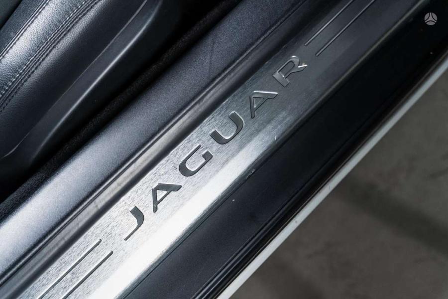 Balts Jaguar F-Type 2017 Viļņa, ar dzinēja tilpumu 3.00 L un nobraukumu 68 tūkst. km par 34500 €, foto 30 vietnē AUTOMOTO.COM.LV