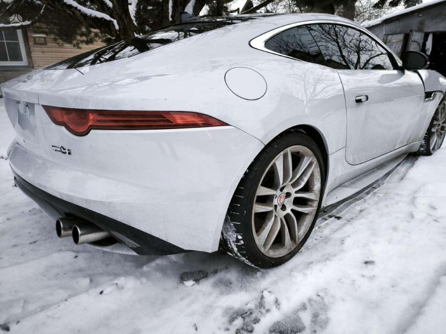 Balts Jaguar F-Type 2016 Šauļi, ar dzinēja tilpumu 5.00 L un nobraukumu 26 tūkst. km par 26500 €, foto 1 vietnē AUTOMOTO.COM.LV