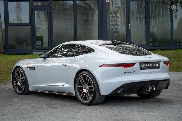 White Jaguar F-Type 2019 in Vilnius, with an engine capacity of 3.00 L and mileage of 84 thousand km for 37900 €, photo 6 on AUTOMOTO.COM.LV