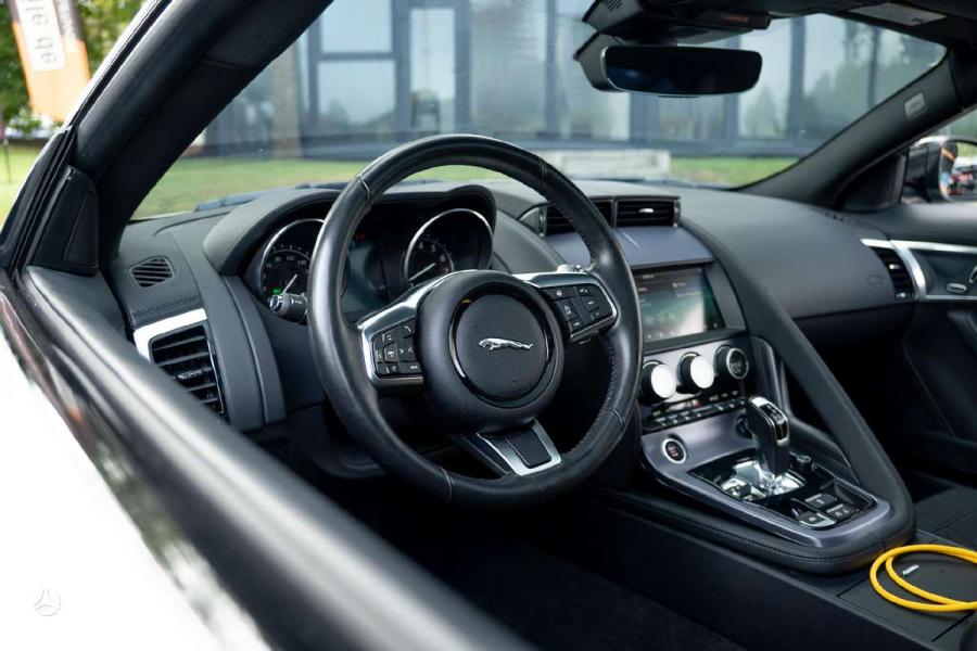 Белый Ягуар Ф-Тайп 2019 в Вильнюс, объемом двигателя 3.00 л и пробегом 84 тыс. км за 37900 €, фото 27 на AUTOMOTO.COM.LV