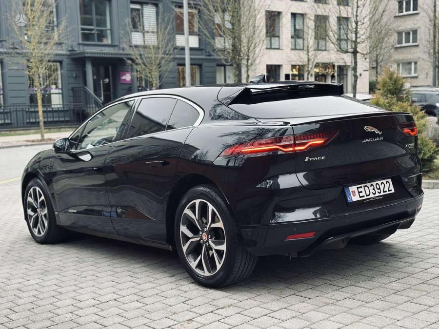 Black Jaguar I-Pace 2019 in Siauliai, with an engine capacity of 0.00 L and mileage of 140 thousand km for 23700 €, photo 7 on AUTOMOTO.COM.LV