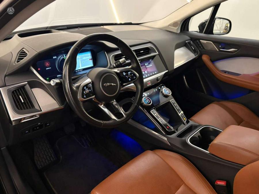Melns Jaguar I-Pace 2018 Marijampole, ar dzinēja tilpumu 0.00 L un nobraukumu 98 tūkst. km par 24999 €, foto 3 vietnē AUTOMOTO.COM.LV