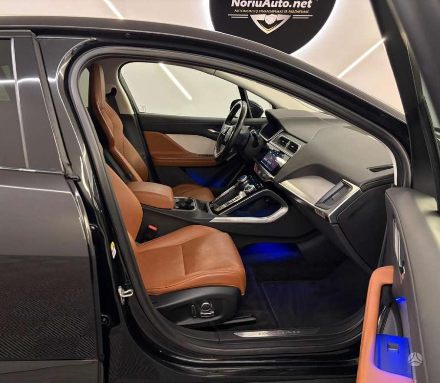 Melns Jaguar I-Pace 2018 Marijampole, ar dzinēja tilpumu 0.00 L un nobraukumu 98 tūkst. km par 24999 €, foto 22 vietnē AUTOMOTO.COM.LV