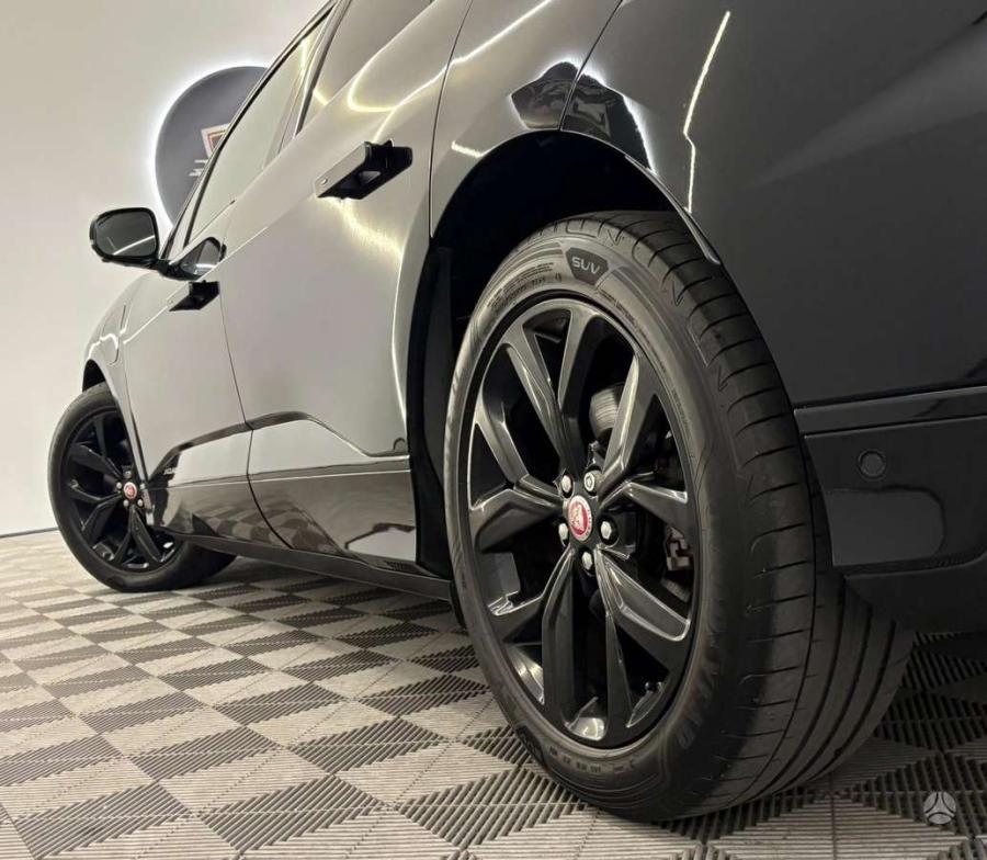 Melns Jaguar I-Pace 2018 Marijampole, ar dzinēja tilpumu 0.00 L un nobraukumu 98 tūkst. km par 24999 €, foto 30 vietnē AUTOMOTO.COM.LV
