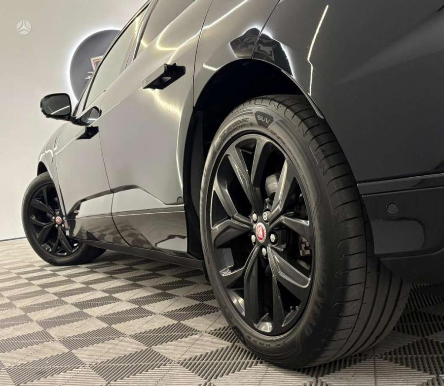 Black Jaguar I-Pace 2018 in Marijampole, with an engine capacity of 0.00 L and mileage of 98 thousand km for 24999 €, photo 30 on AUTOMOTO.COM.LV