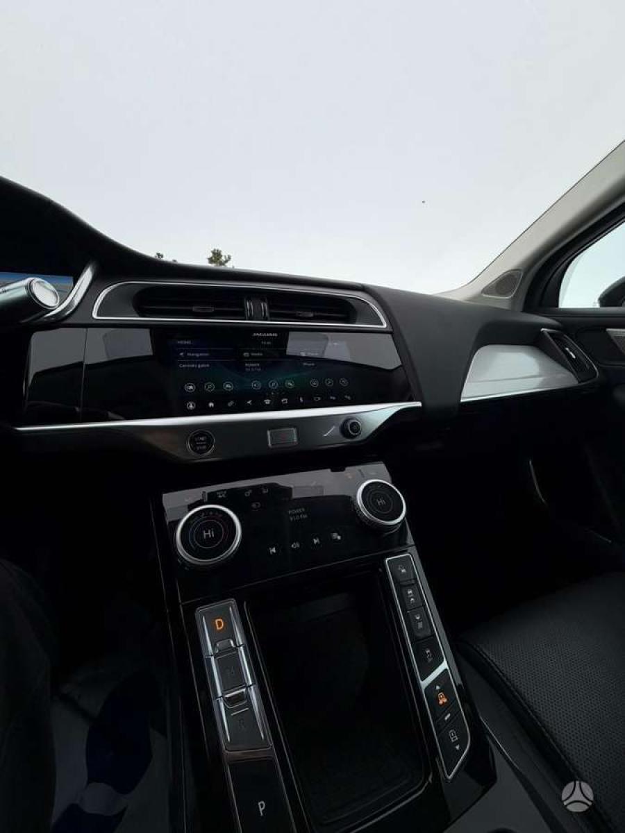 Black Jaguar I-Pace 2019 in Kaunas, with an engine capacity of 0.00 L and mileage of 134 thousand km for 18999 €, photo 21 on AUTOMOTO.COM.LV