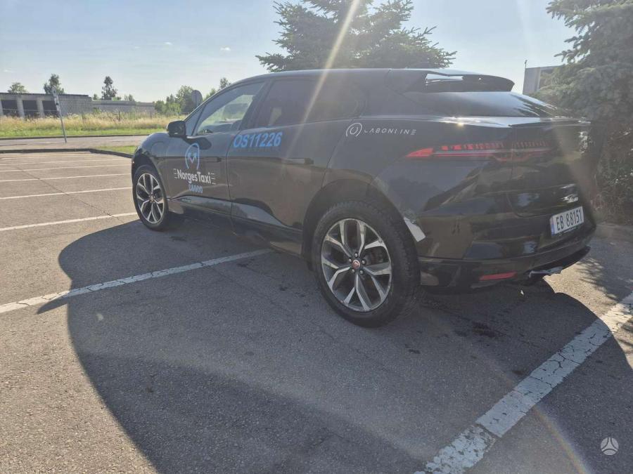 Melns Jaguar I-Pace 2020 Panevēža, ar dzinēja tilpumu 0.00 L un nobraukumu 348 tūkst. km par 9500 €, foto 7 vietnē AUTOMOTO.COM.LV