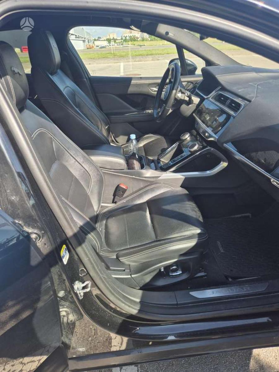 Melns Jaguar I-Pace 2020 Panevēža, ar dzinēja tilpumu 0.00 L un nobraukumu 348 tūkst. km par 9500 €, foto 17 vietnē AUTOMOTO.COM.LV