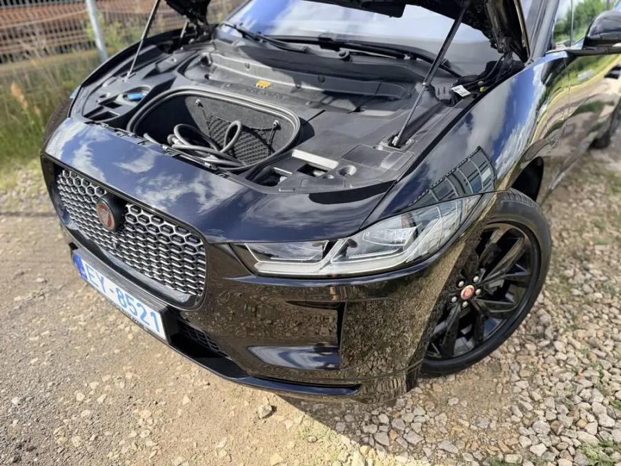 Black Jaguar I-Pace 2020 in Riga, with an engine capacity of 0.00 L and mileage of 93 thousand km for 24995 €, photo 8 on AUTOMOTO.COM.LV