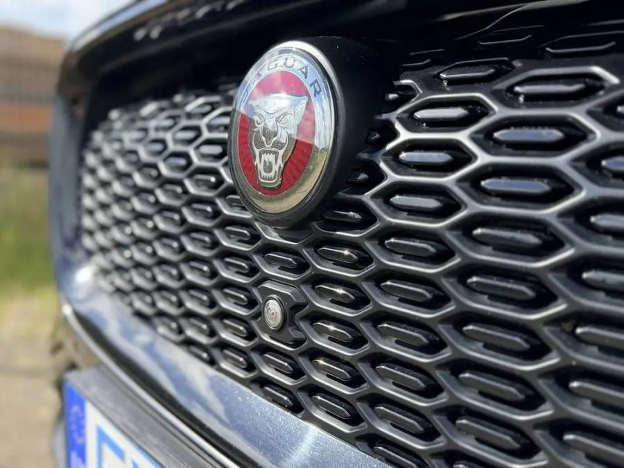 Black Jaguar I-Pace 2020 in Riga, with an engine capacity of 0.00 L and mileage of 93 thousand km for 24995 €, photo 9 on AUTOMOTO.COM.LV