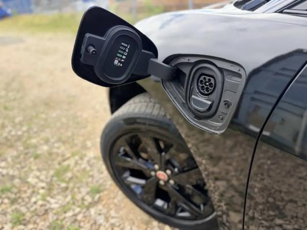Черный Ягуар I-Pace 2020 в Рига, объемом двигателя 0.00 л и пробегом 93 тыс. км за 24995 €, фото 10 на AUTOMOTO.COM.LV