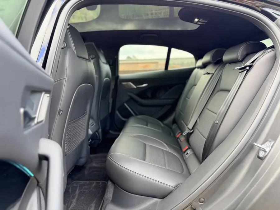 Black Jaguar I-Pace 2020 in Riga, with an engine capacity of 0.00 L and mileage of 93 thousand km for 24995 €, photo 14 on AUTOMOTO.COM.LV