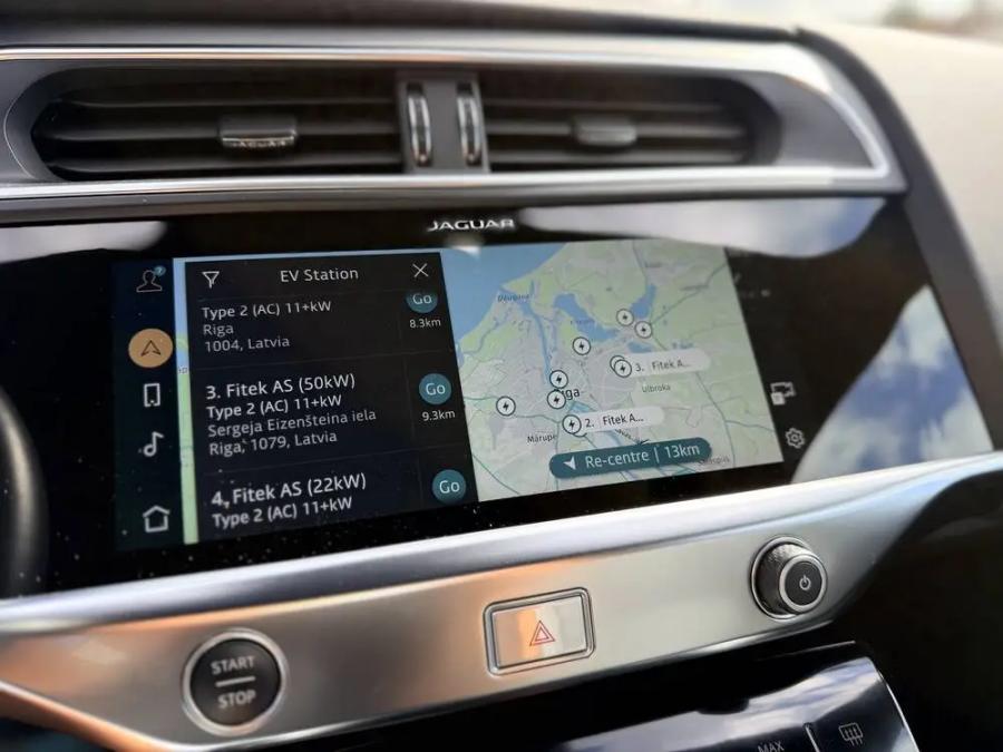 Black Jaguar I-Pace 2020 in Riga, with an engine capacity of 0.00 L and mileage of 93 thousand km for 24995 €, photo 25 on AUTOMOTO.COM.LV