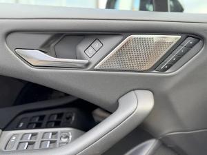Black Jaguar I-Pace 2020 in Riga, with an engine capacity of 0.00 L and mileage of 93 thousand km for 24995 €, photo 28 on AUTOMOTO.COM.LV