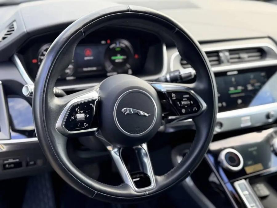 Black Jaguar I-Pace 2020 in Riga, with an engine capacity of 0.00 L and mileage of 93 thousand km for 24995 €, photo 29 on AUTOMOTO.COM.LV