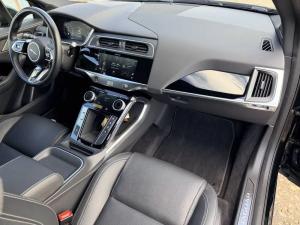 Black Jaguar I-Pace 2020 in Riga, with an engine capacity of 0.00 L and mileage of 93 thousand km for 24995 €, photo 33 on AUTOMOTO.COM.LV