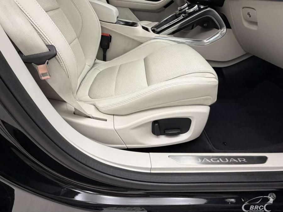 Black Jaguar I-Pace 2020 in Vilnius, with an engine capacity of 0.00 L and mileage of 55 thousand km for 24000 €, photo 8 on AUTOMOTO.COM.LV