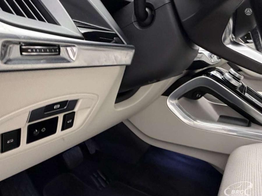 Black Jaguar I-Pace 2020 in Vilnius, with an engine capacity of 0.00 L and mileage of 55 thousand km for 24000 €, photo 28 on AUTOMOTO.COM.LV