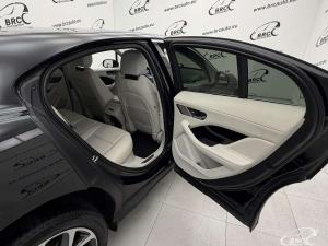 Black Jaguar I-Pace 2020 in Vilnius, with an engine capacity of 0.00 L and mileage of 55 thousand km for 23500 €, photo 16 on AUTOMOTO.COM.LV