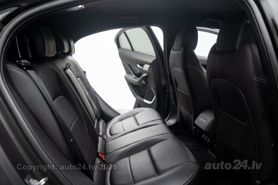 Black Jaguar I-Pace 2019 in Tallinn, with an engine capacity of 0.00 L and mileage of 125 thousand km for 19999 €, photo 11 on AUTOMOTO.COM.LV