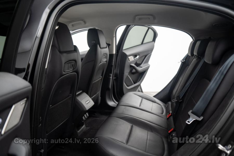 Black Jaguar I-Pace 2019 in Tallinn, with an engine capacity of 0.00 L and mileage of 129 thousand km for 19999 €, photo 10 on AUTOMOTO.COM.LV