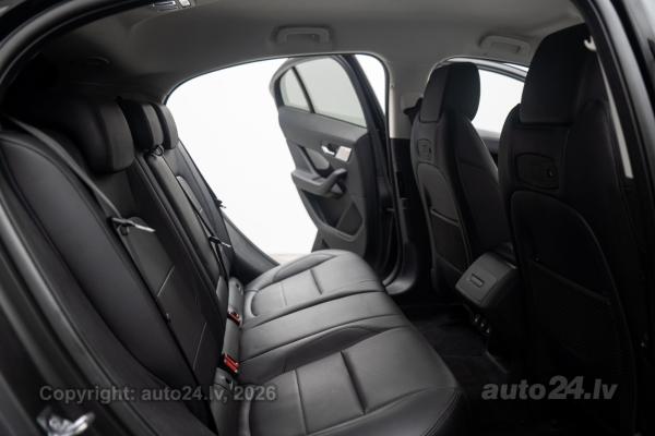 Black Jaguar I-Pace 2019 in Tallinn, with an engine capacity of 0.00 L and mileage of 129 thousand km for 19999 €, photo 10 on AUTOMOTO.COM.LV