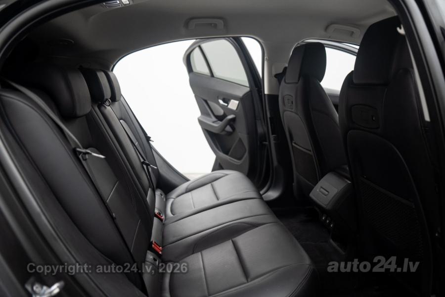 Black Jaguar I-Pace 2019 in Tallinn, with an engine capacity of 0.00 L and mileage of 129 thousand km for 19999 €, photo 11 on AUTOMOTO.COM.LV