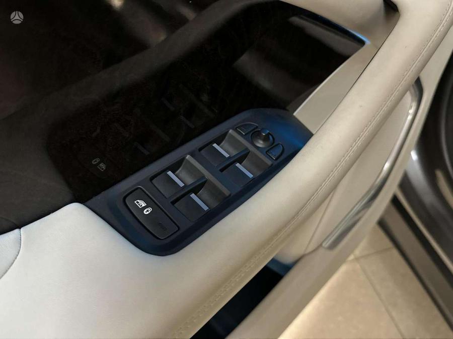 Jaguar I-Pace 2018 in Vilnius, with an engine capacity of 0.00 L and mileage of 44 thousand km for 27500 €, photo 12 on AUTOMOTO.COM.LV