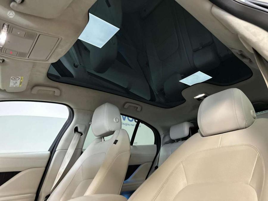 Jaguar I-Pace 2018 in Vilnius, with an engine capacity of 0.00 L and mileage of 44 thousand km for 27500 €, photo 14 on AUTOMOTO.COM.LV