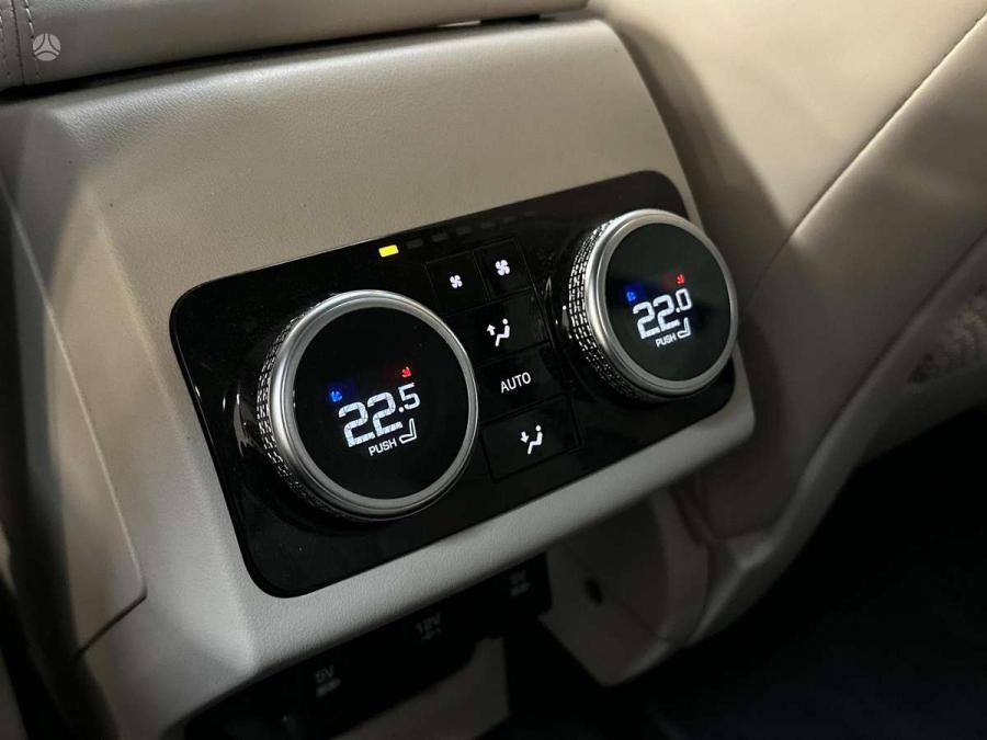 Jaguar I-Pace 2018 in Vilnius, with an engine capacity of 0.00 L and mileage of 44 thousand km for 27500 €, photo 16 on AUTOMOTO.COM.LV