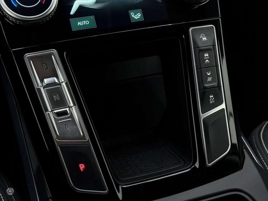 Серый Ягуар I-Pace 2018 в Вильнюс, объемом двигателя 0.00 л и пробегом 188 тыс. км за 17900 €, фото 25 на AUTOMOTO.COM.LV