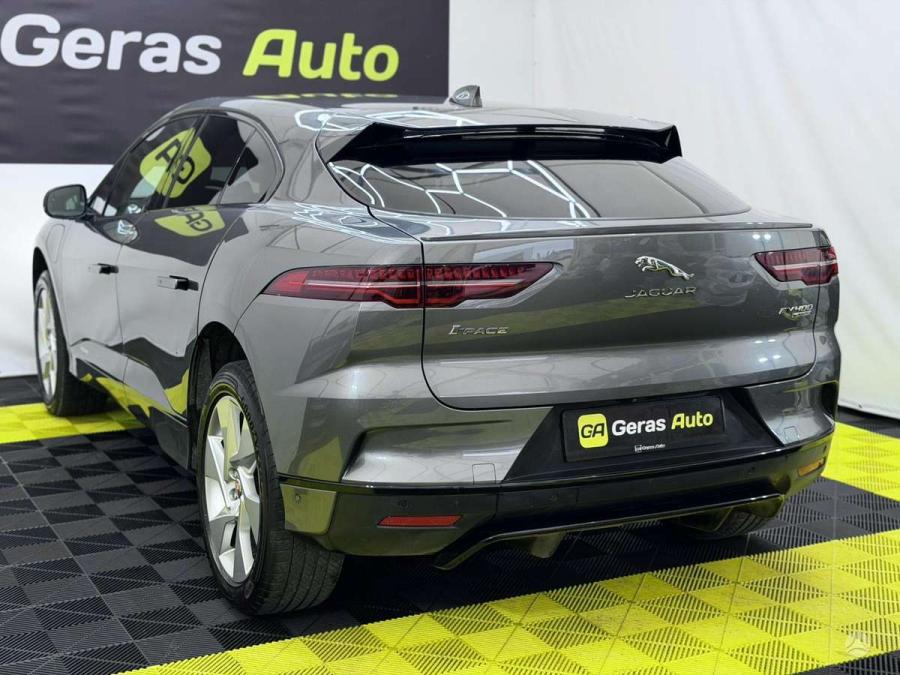 Grey Jaguar I-Pace 2018 in Vilnius, with an engine capacity of 0.00 L and mileage of 188 thousand km for 17390 €, photo 7 on AUTOMOTO.COM.LV