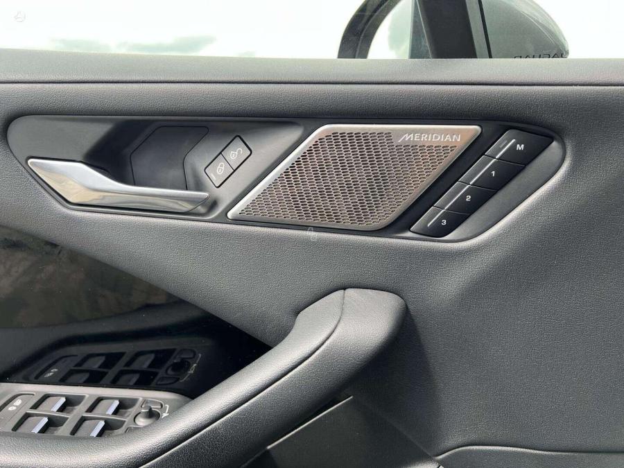 Grey Jaguar I-Pace 2019 in Siauliai, with an engine capacity of 0.00 L and mileage of 107 thousand km for 20400 €, photo 28 on AUTOMOTO.COM.LV