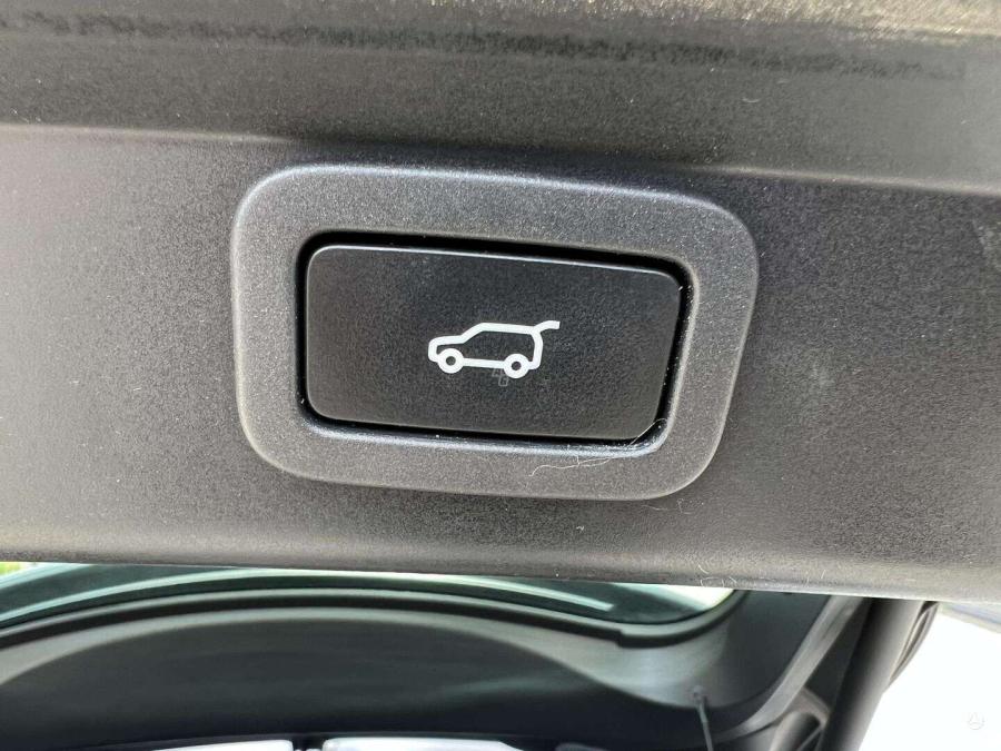 Grey Jaguar I-Pace 2019 in Siauliai, with an engine capacity of 0.00 L and mileage of 107 thousand km for 20400 €, photo 34 on AUTOMOTO.COM.LV